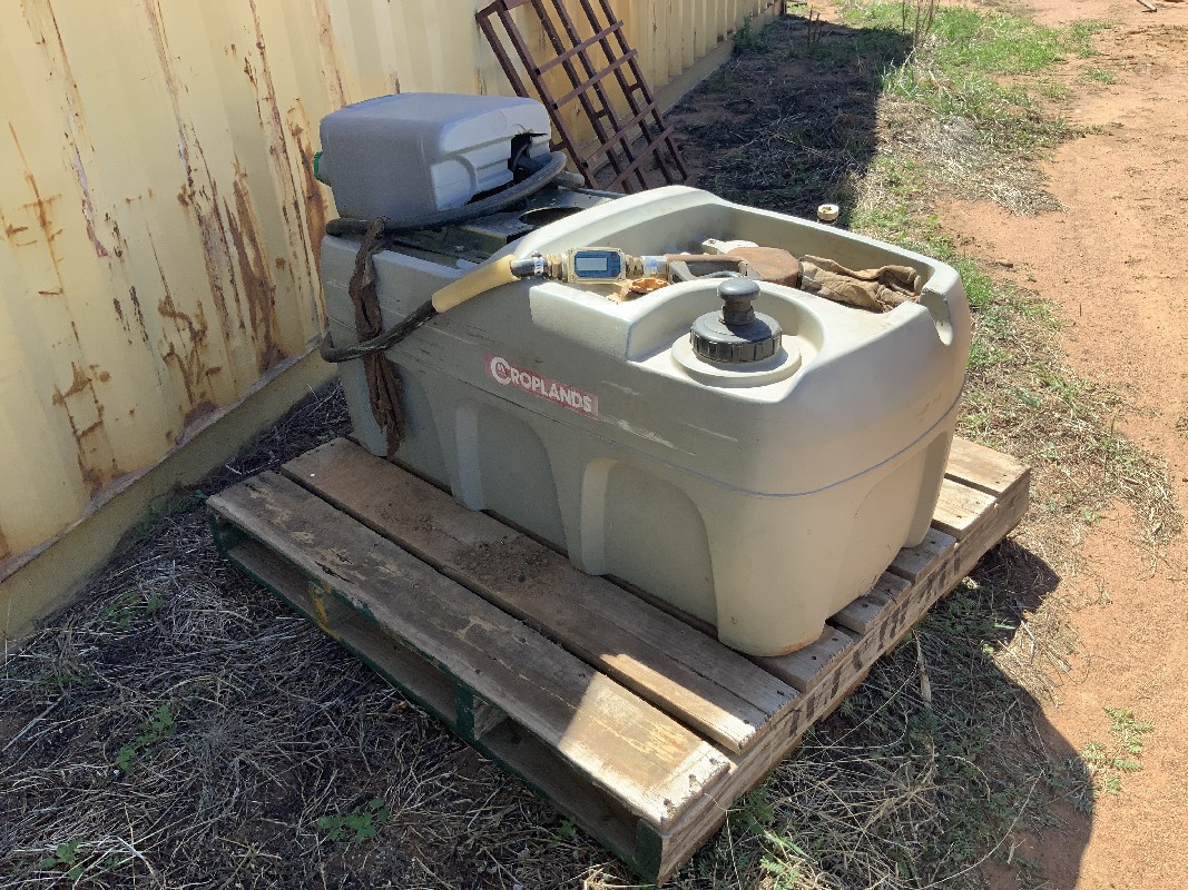 Lot 37 - Croplands 200 ltr diesel tank | AuctionsPlus
