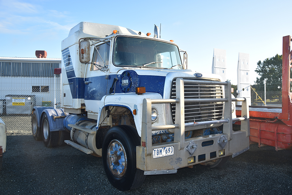 Lot 103 - Ford LNT9000 Louieville truck | AuctionsPlus