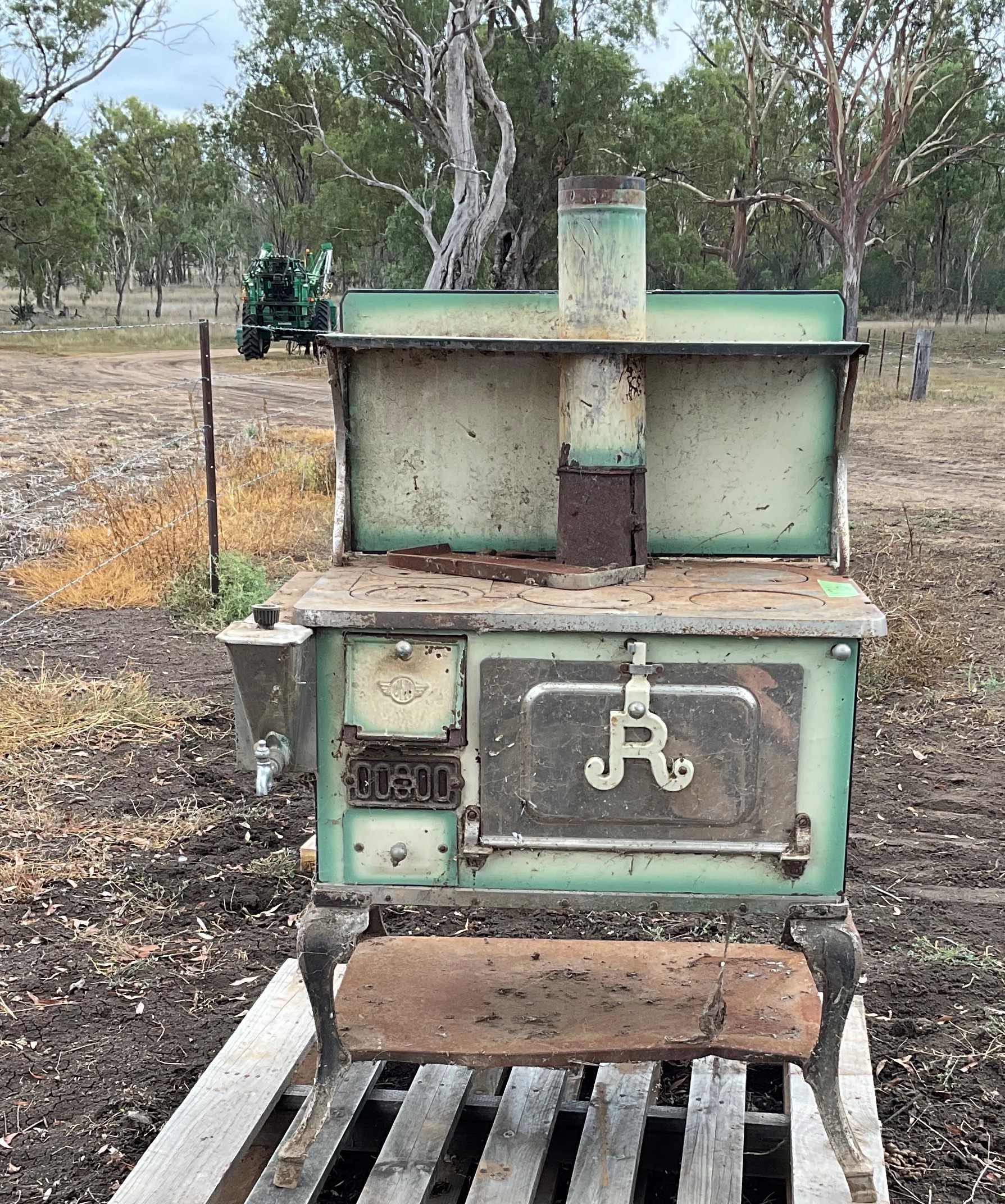 Lot 176 - Royal Wood Stove | AuctionsPlus