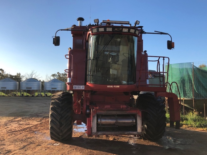 Lot 1 - 2004 Case IH 2388 Header with 36ft Draper Front | AuctionsPlus