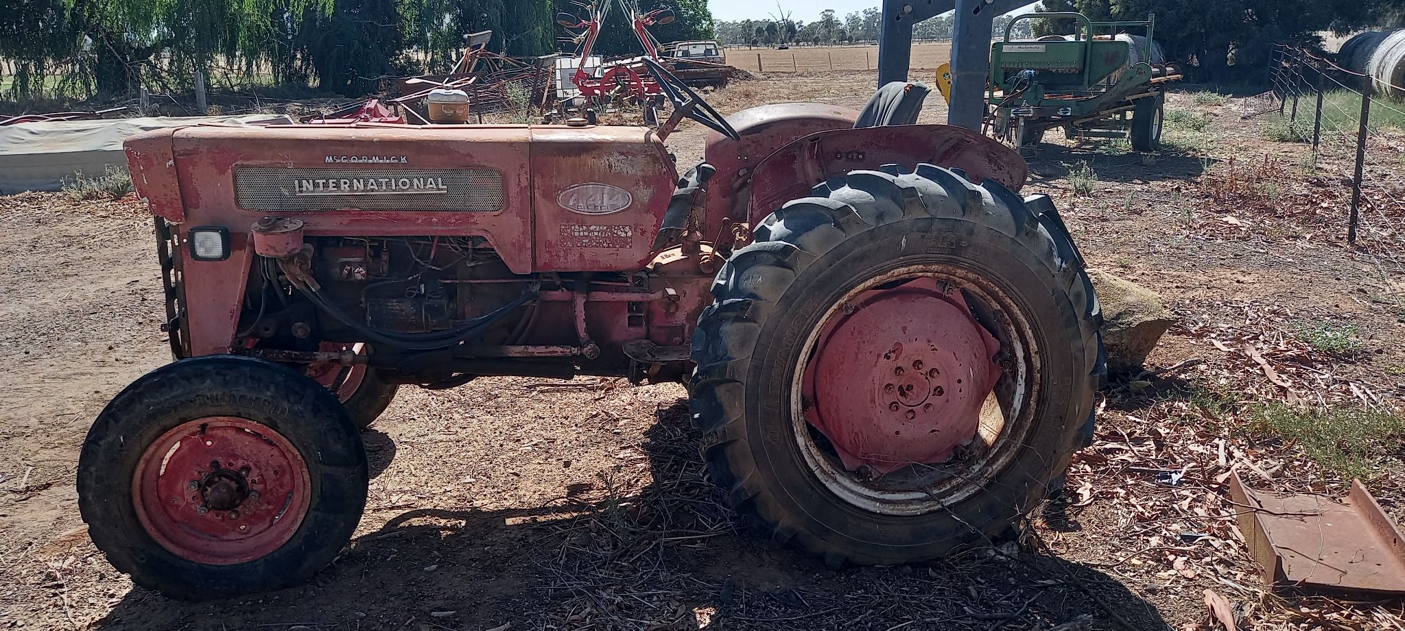 Lot 12 - International A414 Tractor | AuctionsPlus