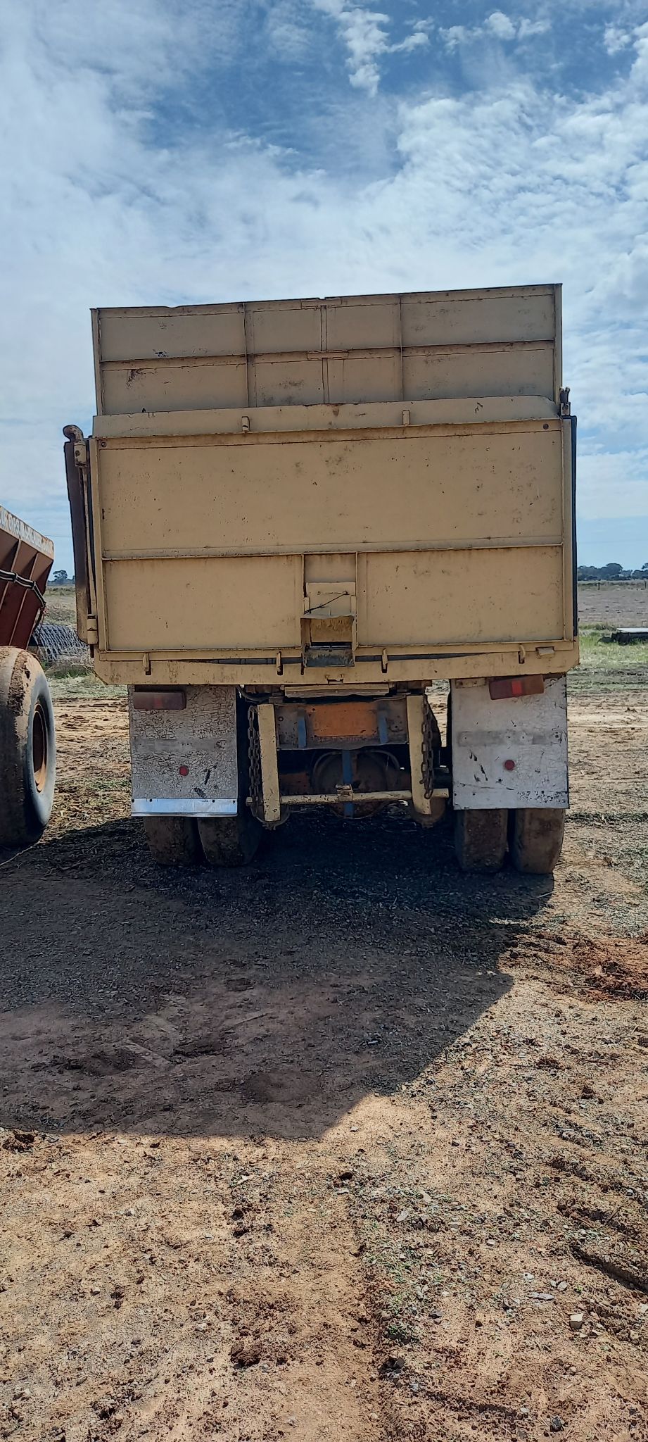 Lot 21 - Pig Tipping Trailer | AuctionsPlus