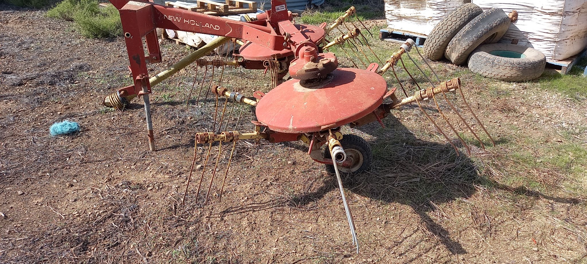 Lot 58 - New Holland 254 Tedder Rake | AuctionsPlus