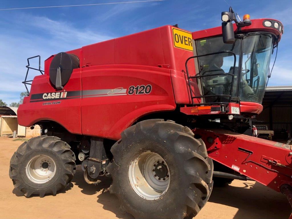 Lot 1 - Case iH AFS 8120 Axial-Flow Header | AuctionsPlus