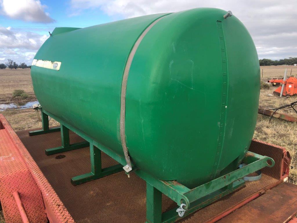 Lot 46 - 3000L Gold Acres poly tank on steel frame | AuctionsPlus