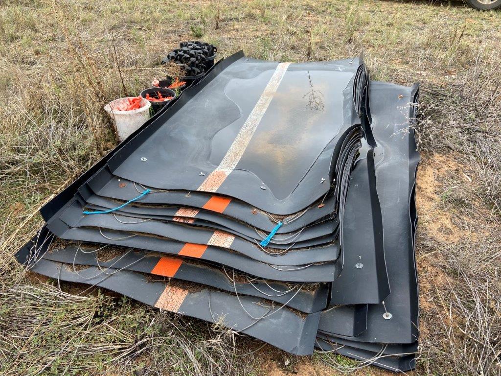 Lot 206 - 22x Hay caps & spikes | AuctionsPlus