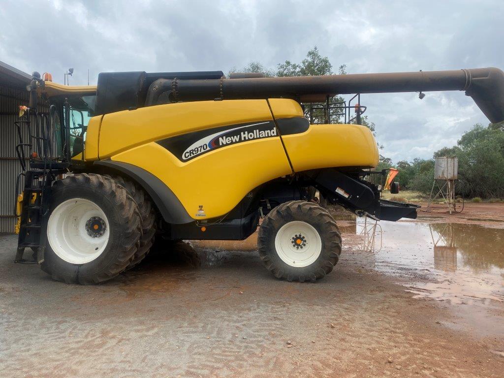 15 - New Holland CR970/ Front & Trailer | AuctionsPlus