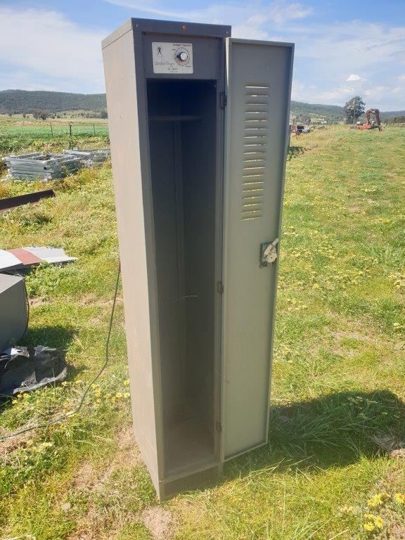 Lot 28 - ELECTRIC WARMING/ DRYING CABINETS | AuctionsPlus