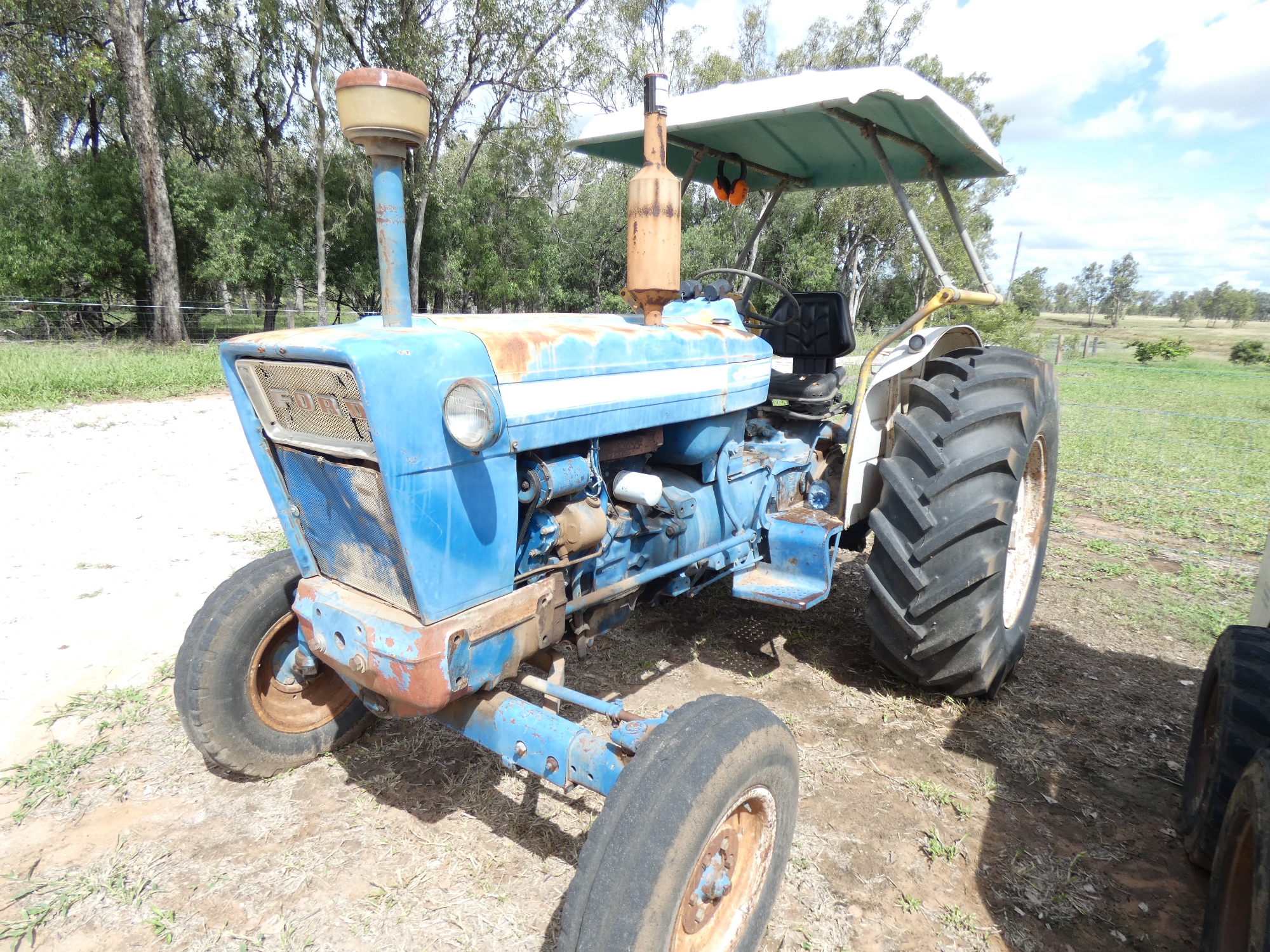 Lot 1 - Ford 500 Tractor | AuctionsPlus
