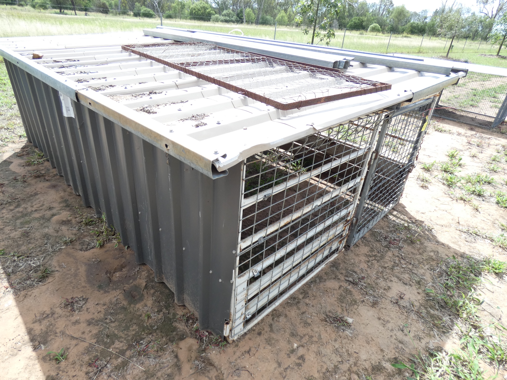 Lot 20 - Fowl Pen | AuctionsPlus
