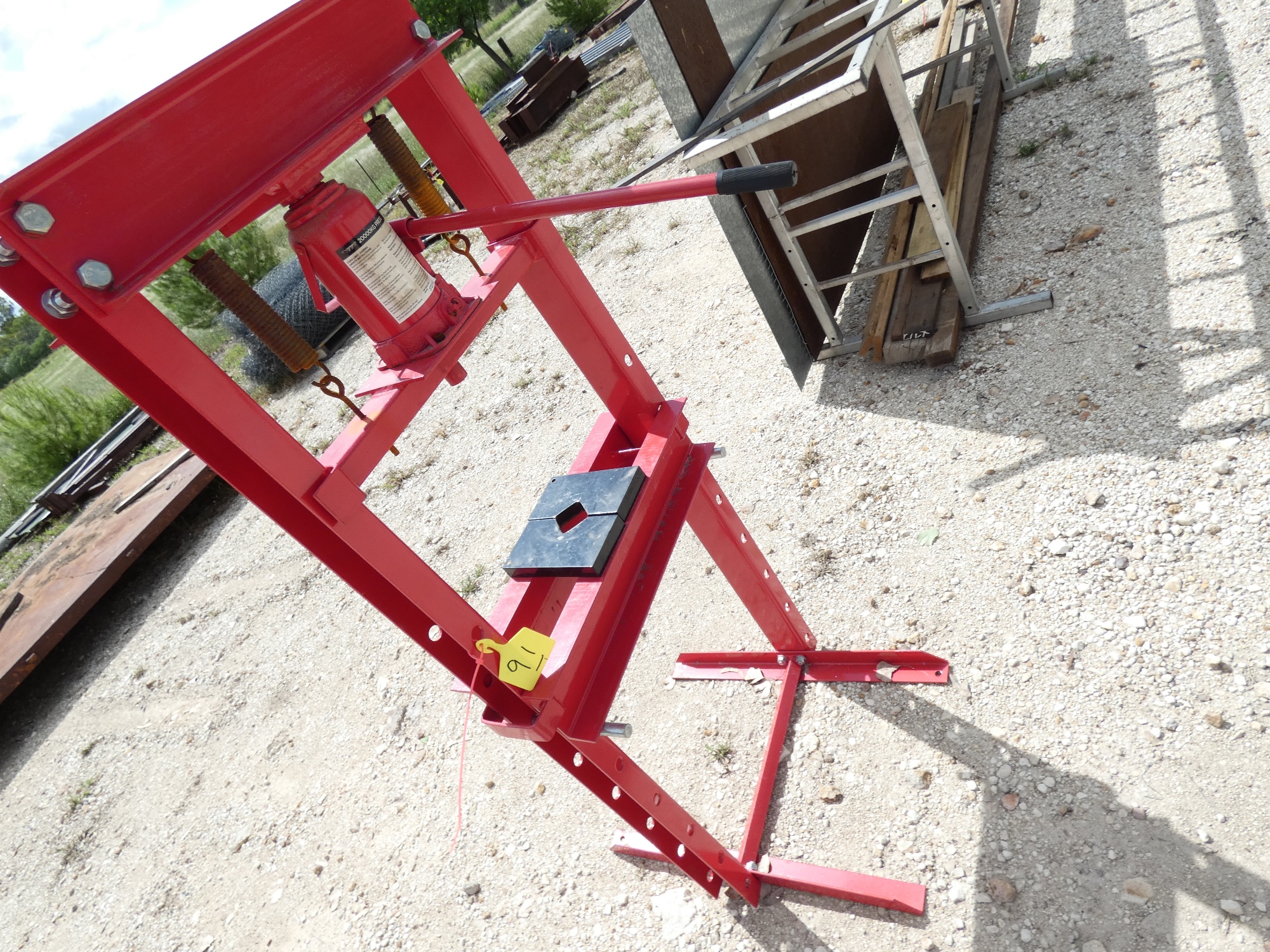 Lot 91 - 2 T Jack Press on stand | AuctionsPlus