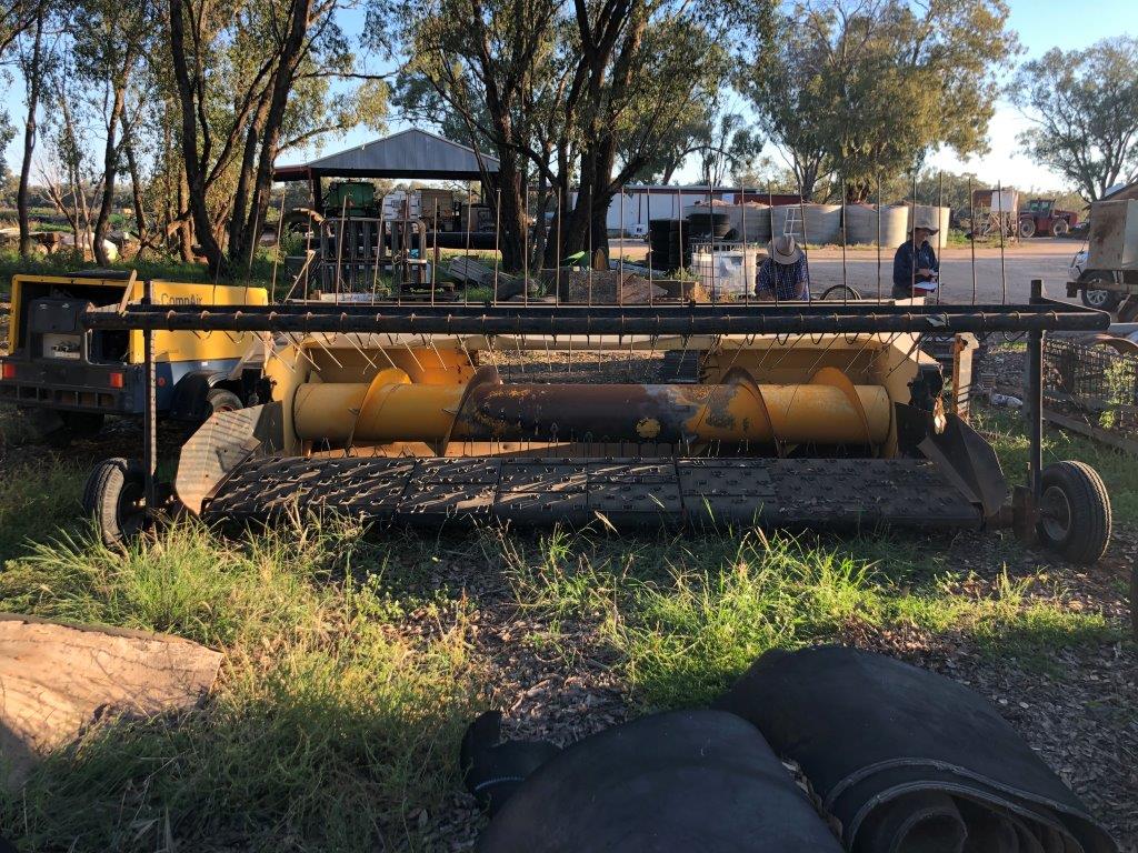 LOT 16 - Phillips 14 foot canola front | AuctionsPlus
