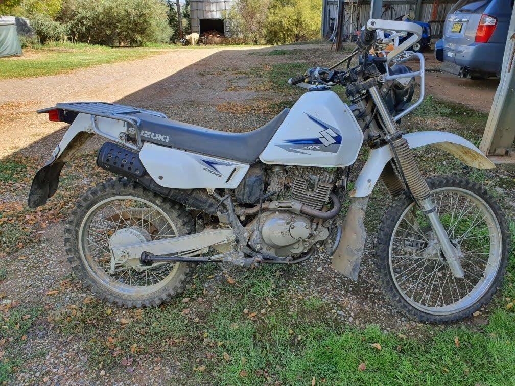 Lot 22 - Suzuki DR200 Motorbike | AuctionsPlus