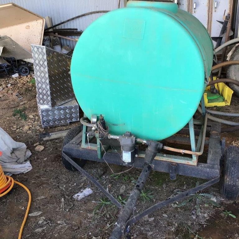 Lot 106 - 400 Litre Poly Tank on Trailer | AuctionsPlus