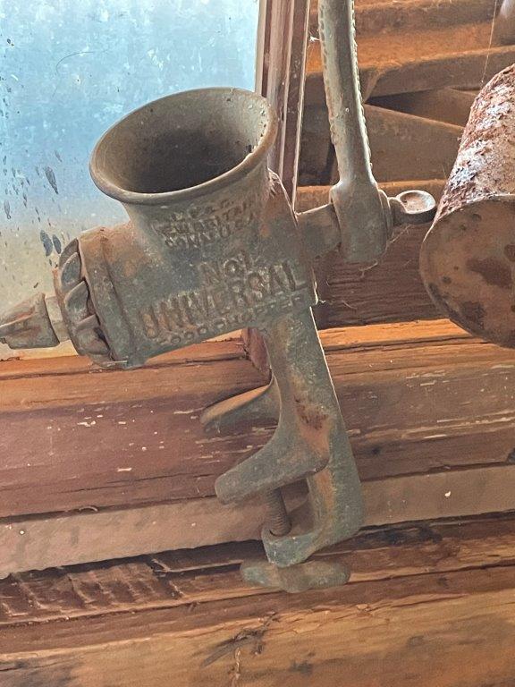 Lot 634 - HAND FLY SPRAY PUMP | AuctionsPlus