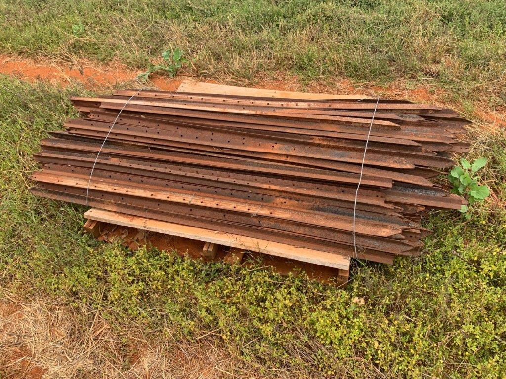 Lot 46 - Steel Posts | AuctionsPlus