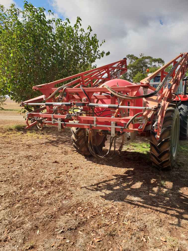 Lot 137 - SILVAN BOOM SPRAY | AuctionsPlus