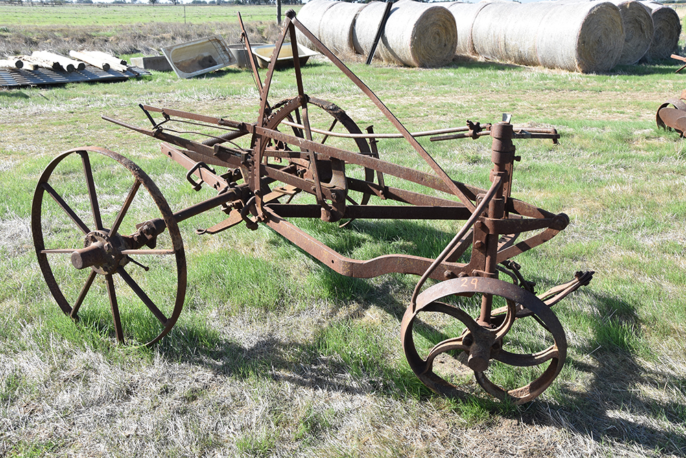 Lot 29 - Vintage machinery | AuctionsPlus