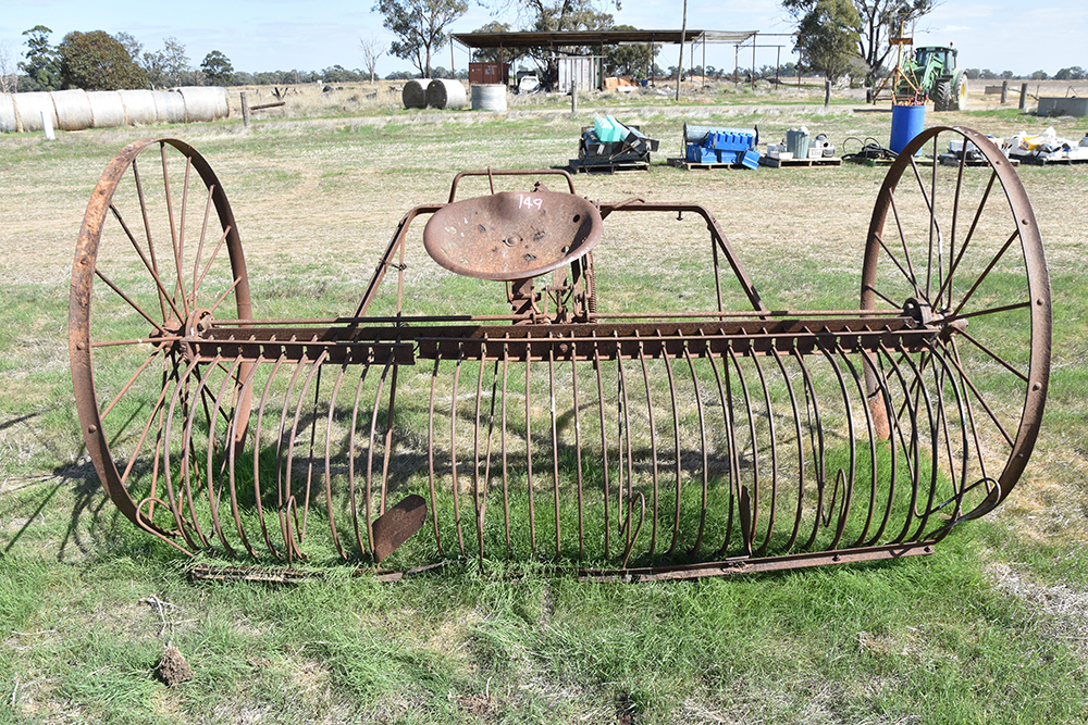 Lot 149 - Vintage buck rake | AuctionsPlus
