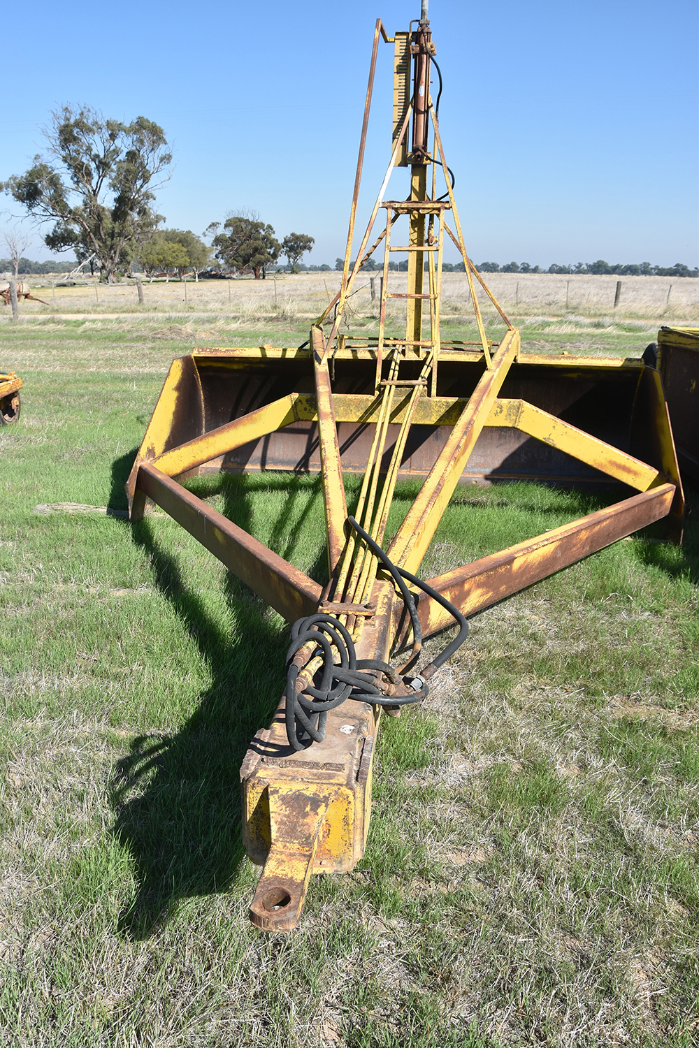 Lot 13 - Drag grader 10' | AuctionsPlus
