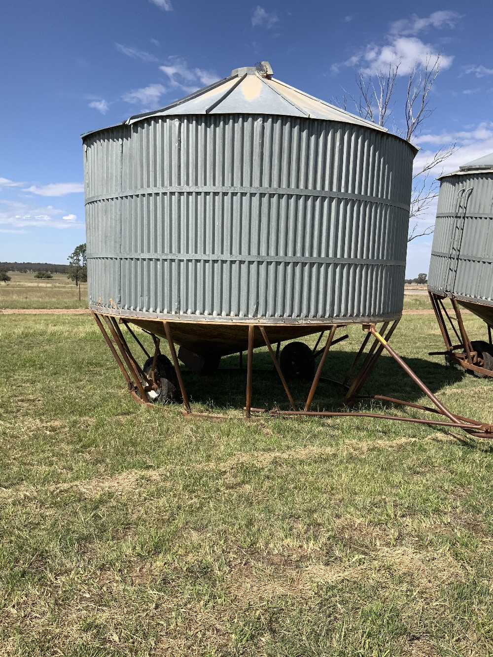 Lot 26 - Nelson saucer bin with lids | AuctionsPlus