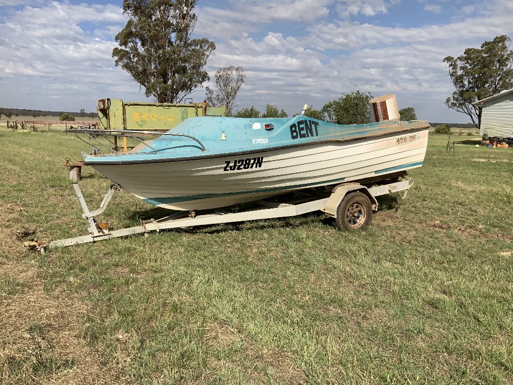 Lot 54 - Steber 475 DF boat 105 hp chrysler | AuctionsPlus