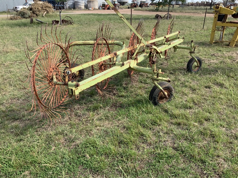 Lot 58 - Claas hay rake. | AuctionsPlus