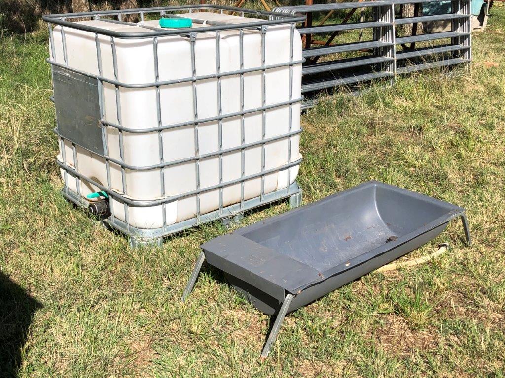 Lot 62 - Reln 4ft poly water trough | AuctionsPlus