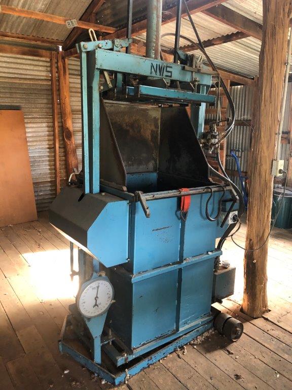 Lot 32 - NWS hydraulic wool press | AuctionsPlus
