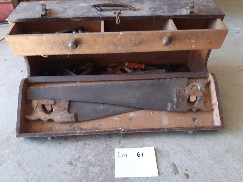 Lot 61 - carpenters tool box | AuctionsPlus