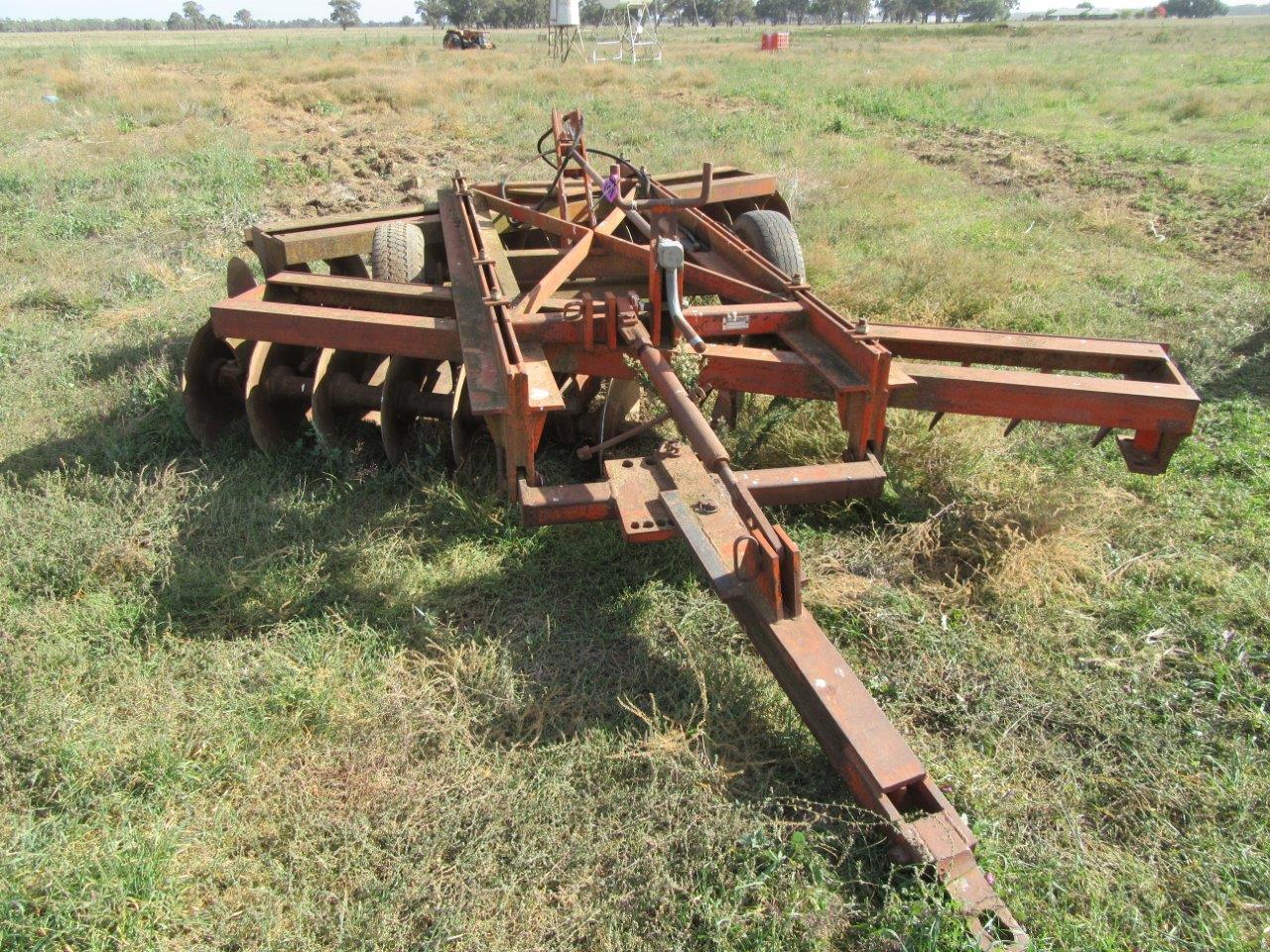 Lot 101 - Case 28 plate offset disc, gang not attached | AuctionsPlus