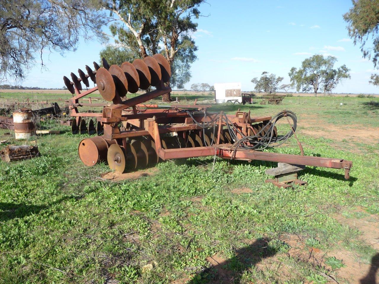 Lot 121 - International 770 56 plate offset disc | AuctionsPlus