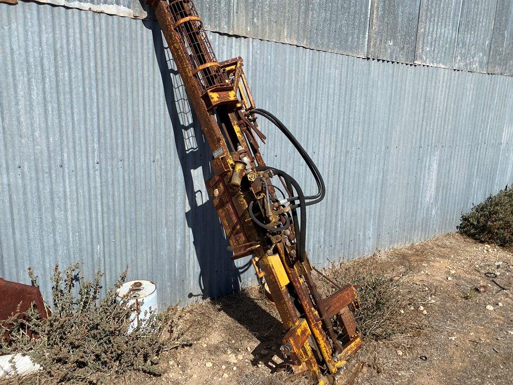 Lot 68 - Munro Hydraulic Post Slammer | AuctionsPlus