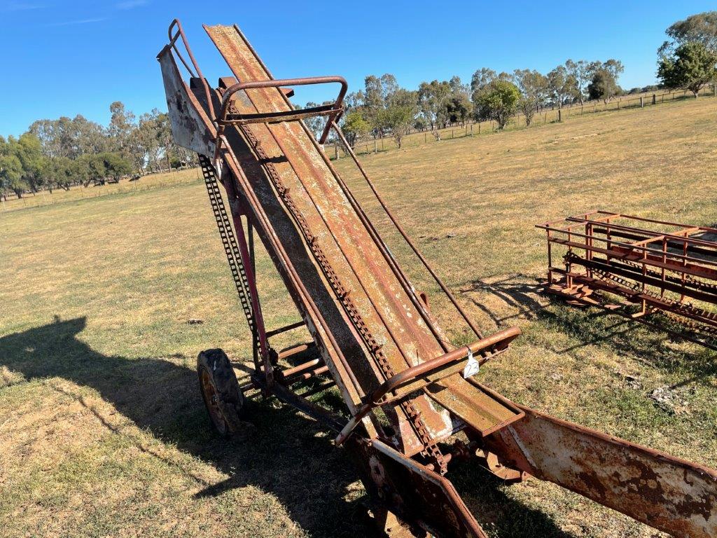 Lot 23 - NH Hay Loader | AuctionsPlus