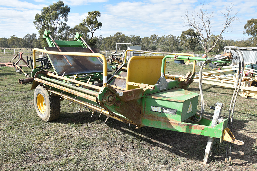 Lot 105 - Feed out cart | AuctionsPlus