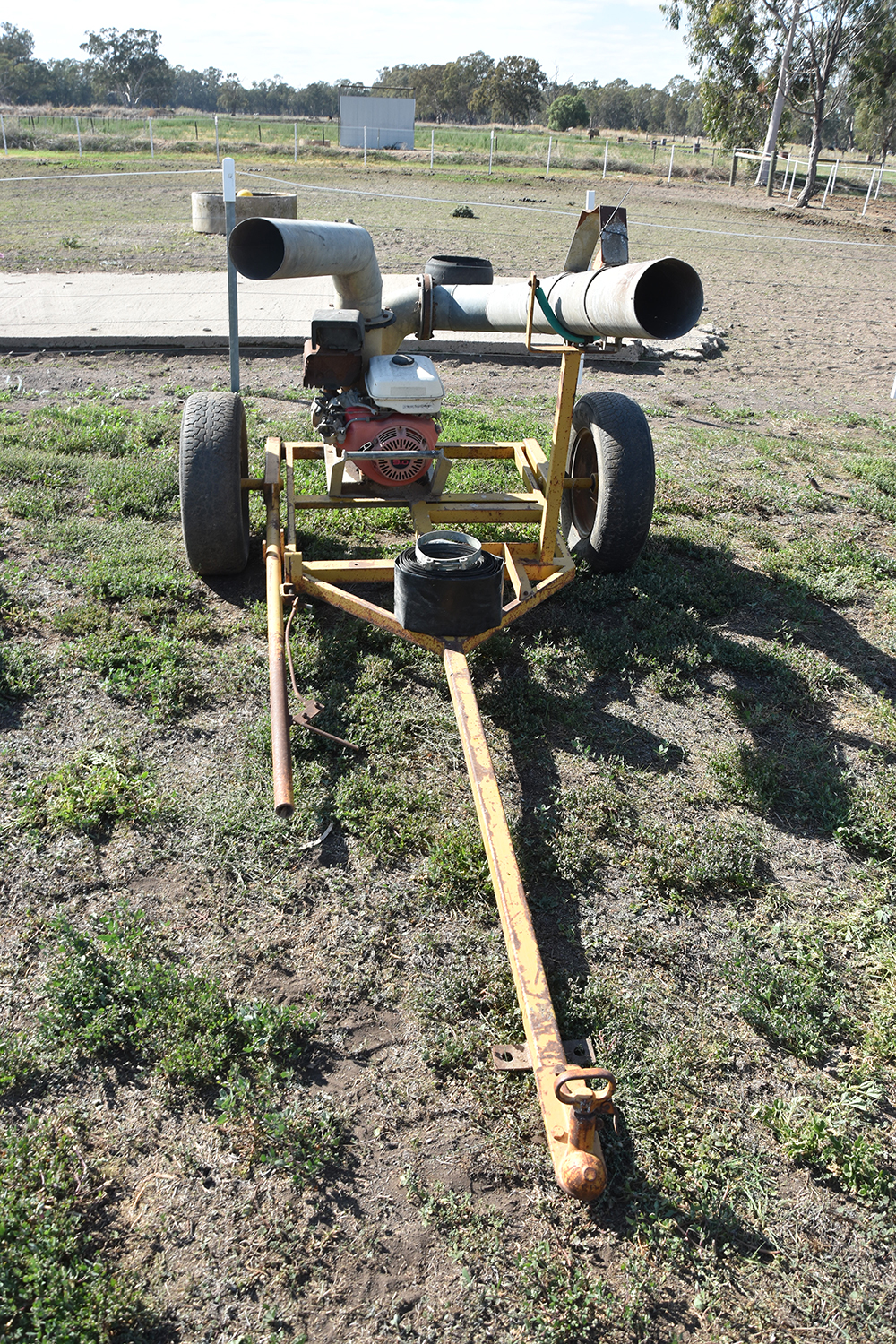 Lot 114 - 6'' Collins pump | AuctionsPlus