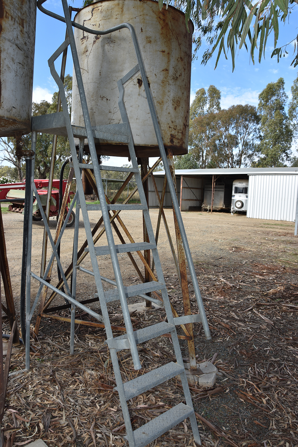 Lot 201 - Fuel tank ladder | AuctionsPlus