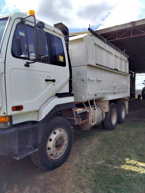 Lot 2 - UD450 Bogie Drive Tipper | AuctionsPlus