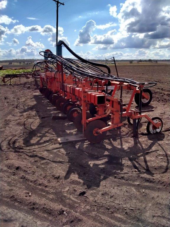 Lot 21 - 9m Rogro Deep P Fert Bar | AuctionsPlus