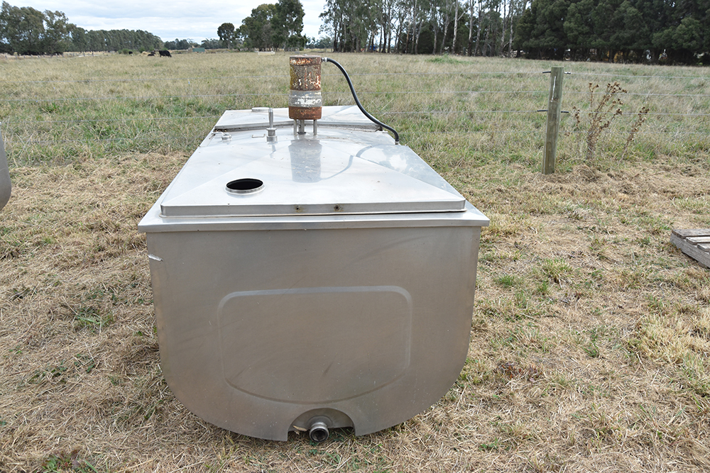 Lot 221 - Milk vat | AuctionsPlus