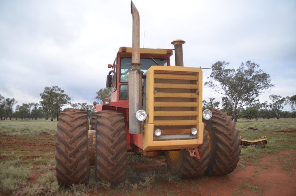 Lot 4 - Versatile 855 | AuctionsPlus