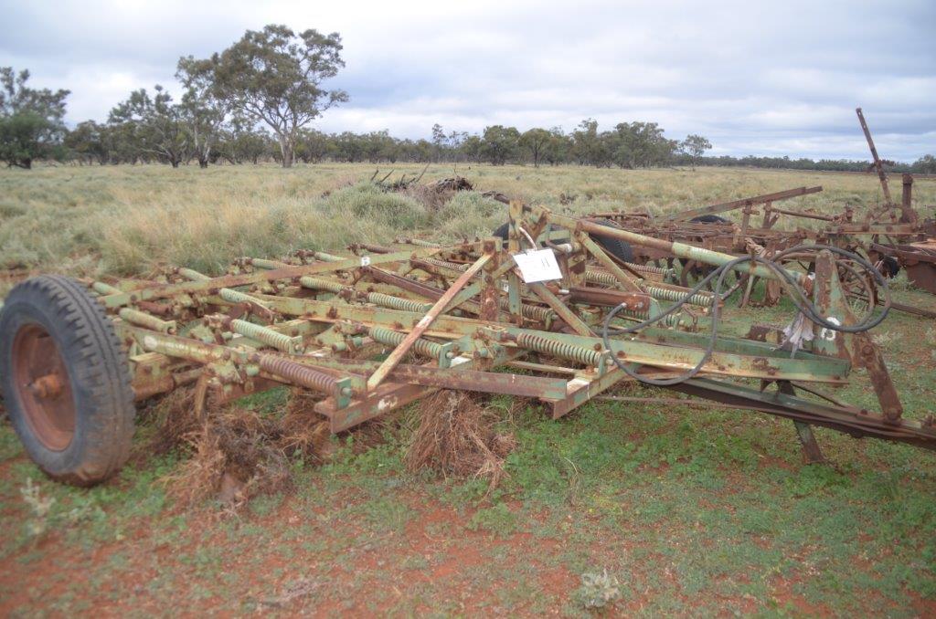 Lot 11 - John Shearer level fit scarifier | AuctionsPlus