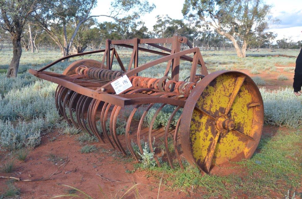 Lot 198 - 5m steel wheel finger rake | AuctionsPlus