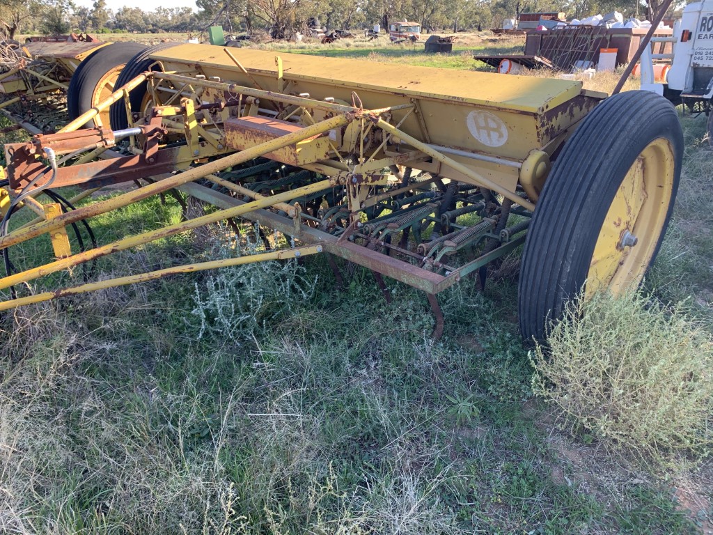 Lot 14 - Horwood Bagshaw Combine | AuctionsPlus