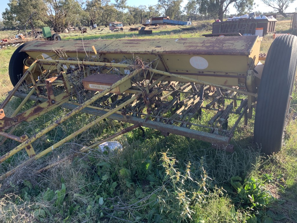 Lot 15 - Horwood Bagshaw Combine | AuctionsPlus