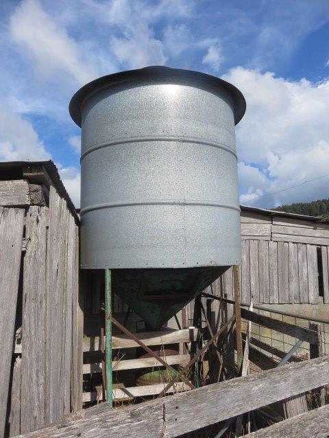 Lot 65 - 3 Tonne silo with bagging chute | AuctionsPlus