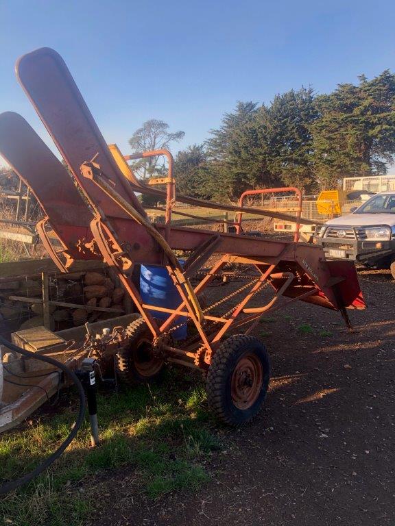 Lot 95 - New Holland small square bale loader | AuctionsPlus