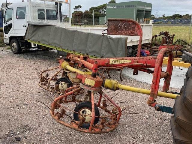 Lot 35 - Weegers hay rake | AuctionsPlus