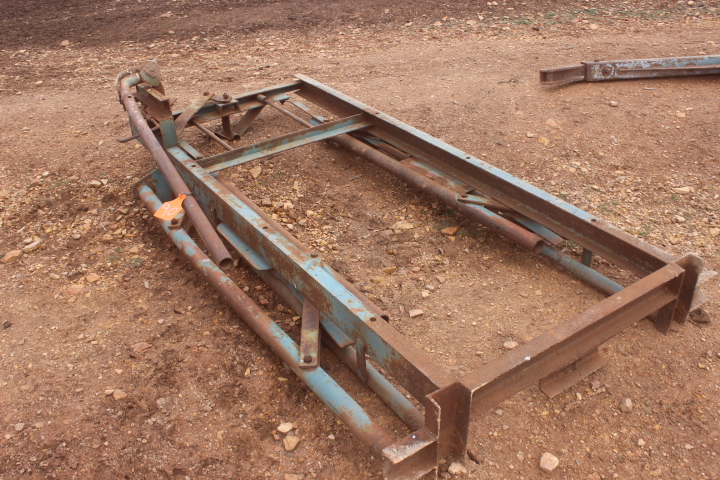 LOT 90 - Cattle Head Bale | AuctionsPlus