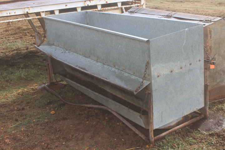 LOT 138 - Sheep Feeder | AuctionsPlus